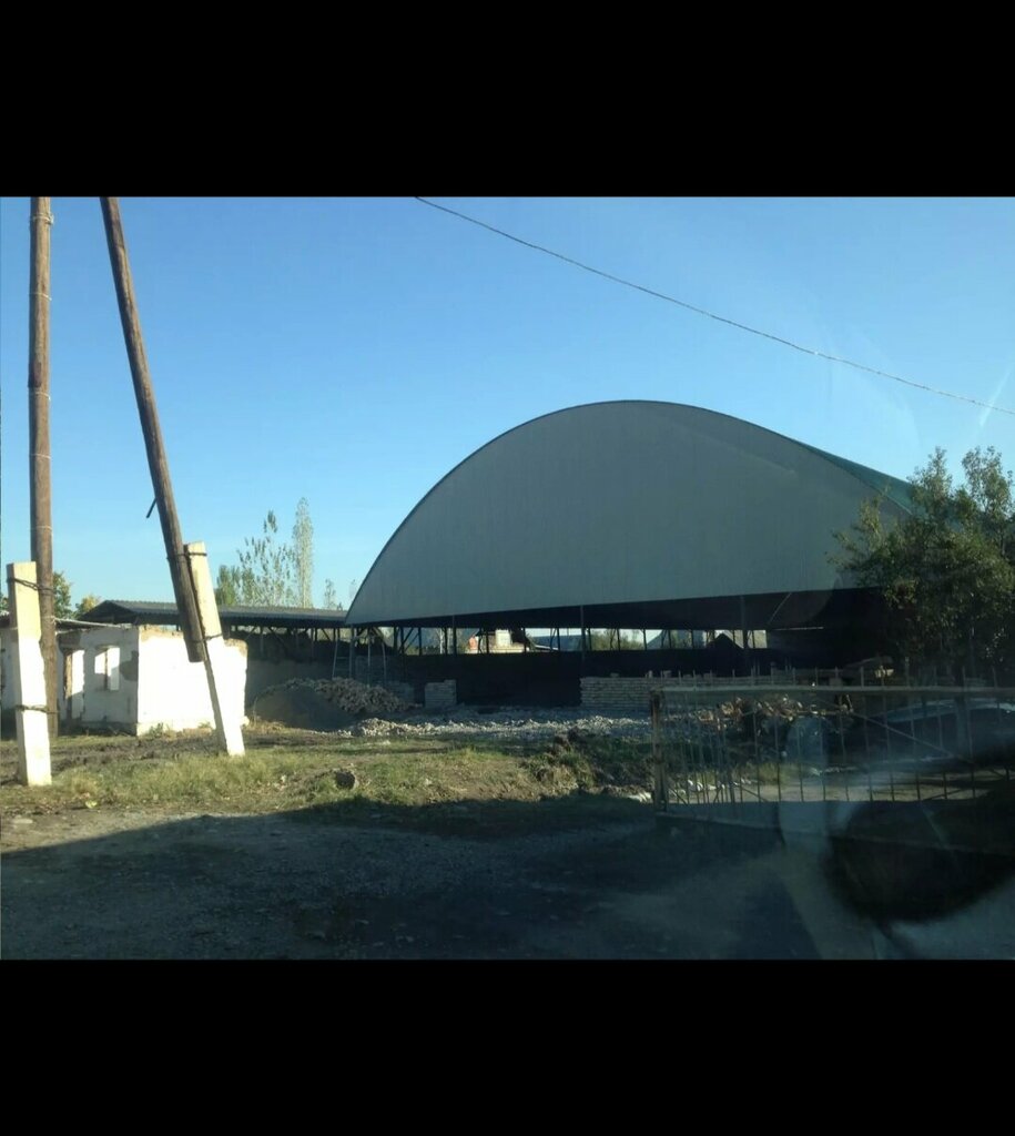 Çok amaçlı spor tesisleri Футбольный манеж, Celal‑Abad İli, foto