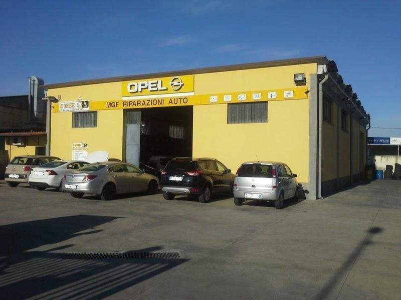 Jant ve lastikçiler M. G. F. Riparazioni Auto, Sicilya, foto
