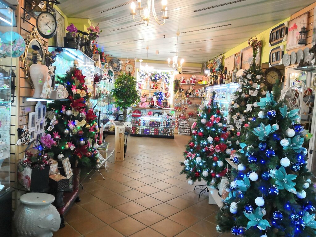 Hediyelik eşya mağazaları Galereya Kapriz, Pskov, foto