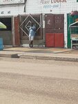 Place Louise (Brazzaville, Commune de Bacongo, Rue Mbiemo), eczaneler  Brazzaville'den