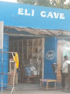 Eli cave (Brazzaville, Avenue de l'Intendance), bar  Brazzaville'den