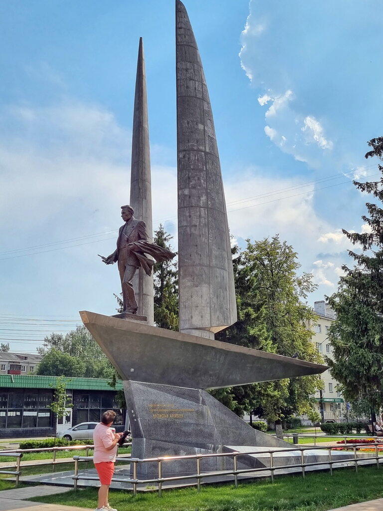 Anıt, heykel Ростислав Алексеев, Nijni Novgorod, foto