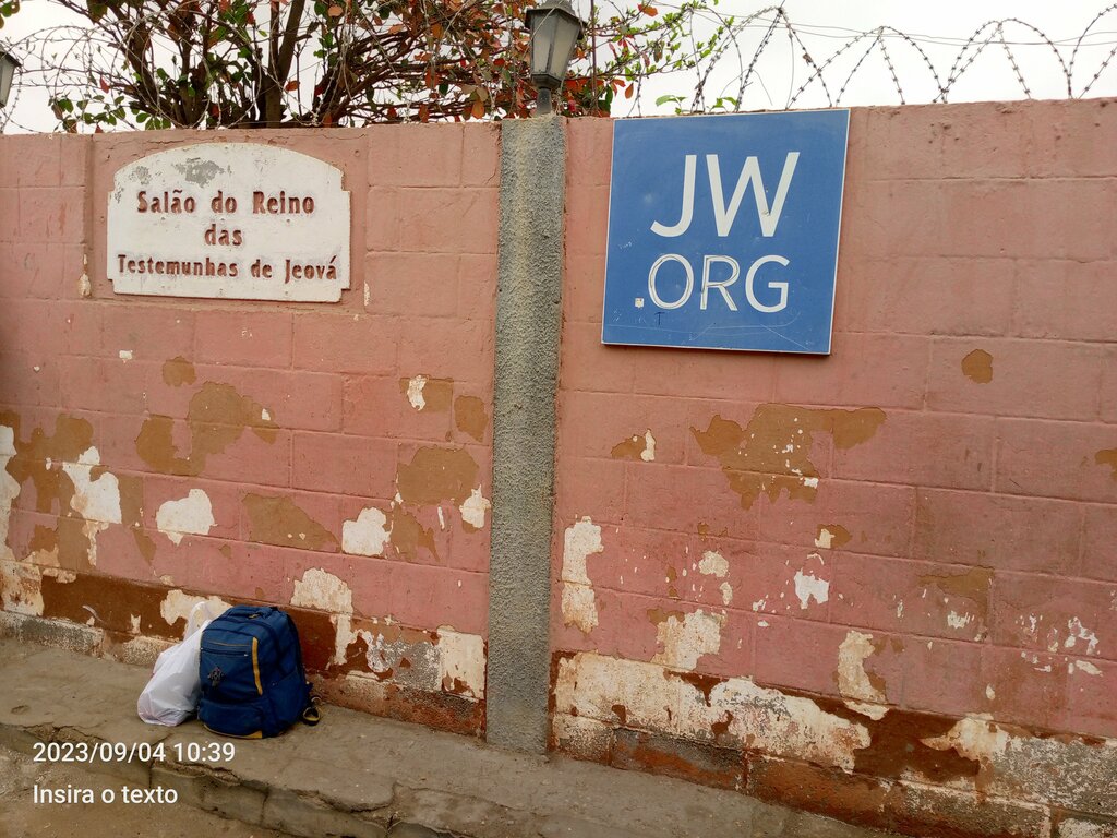 Dini dernekler Salão do Reino das Tesgeminhas de Jeová, Loanda, foto