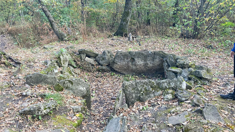 Turistik yerler Склеп могильника, Stavropolski krayı, foto