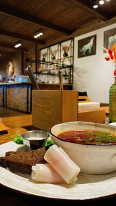 Vuoksa Gril (Pribrezhnaya ulitsa No:1, posyolok pri zheleznodorozhnoy stantsii Losevo), restoran  Saint‑Petersburg ve Leningradskaya oblastından