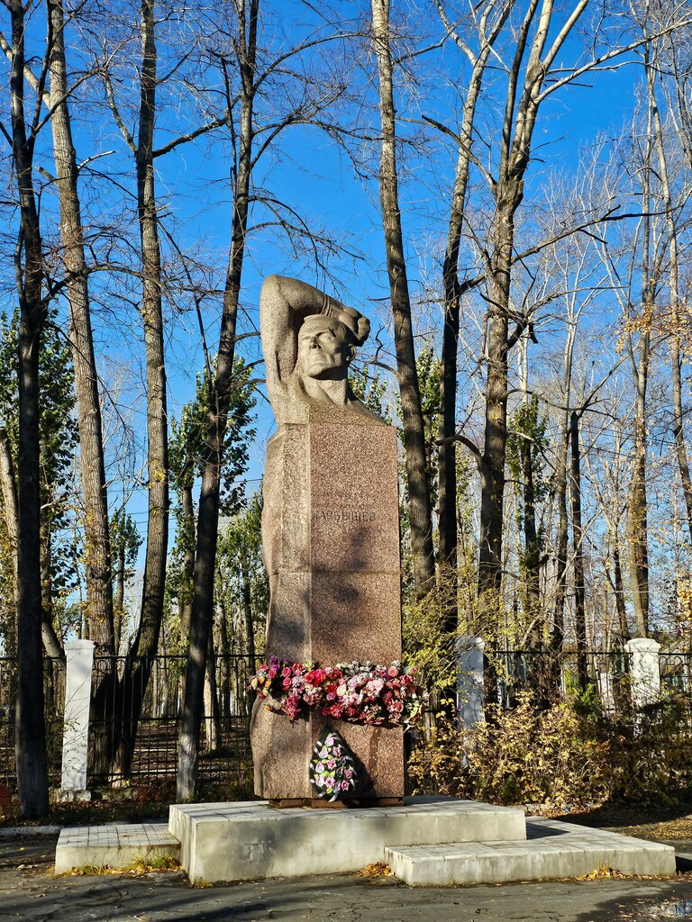 Anıt, heykel Карбышев Дмитрий Михайлович — солдат, герой, учёный, Pervouralsk, foto