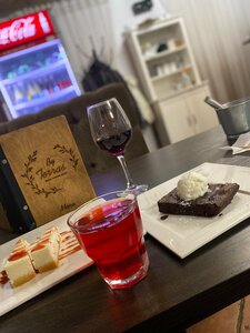 By terras (ulitsa Baumana No:25), restoran  Zavoljye'den
