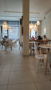 Goroshek (Gorkogo Street No:79к13), kahve dükkanları  Koroliov'dan