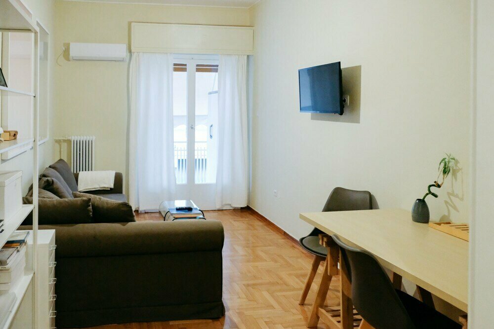 Otel Newly Renovated Athenian Apt, Atina, foto