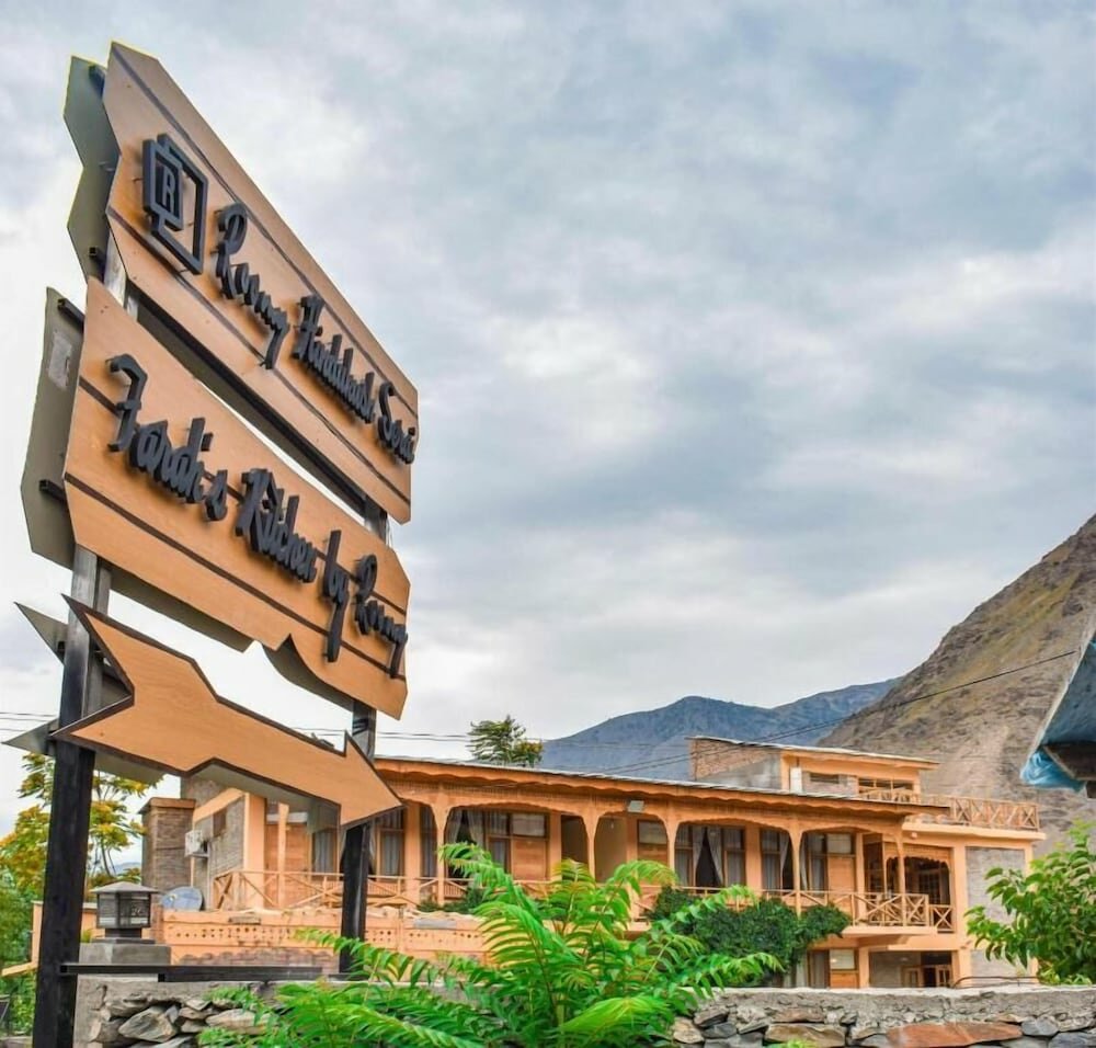 Otel Roomy Hindukush Sarai Chitral, , foto