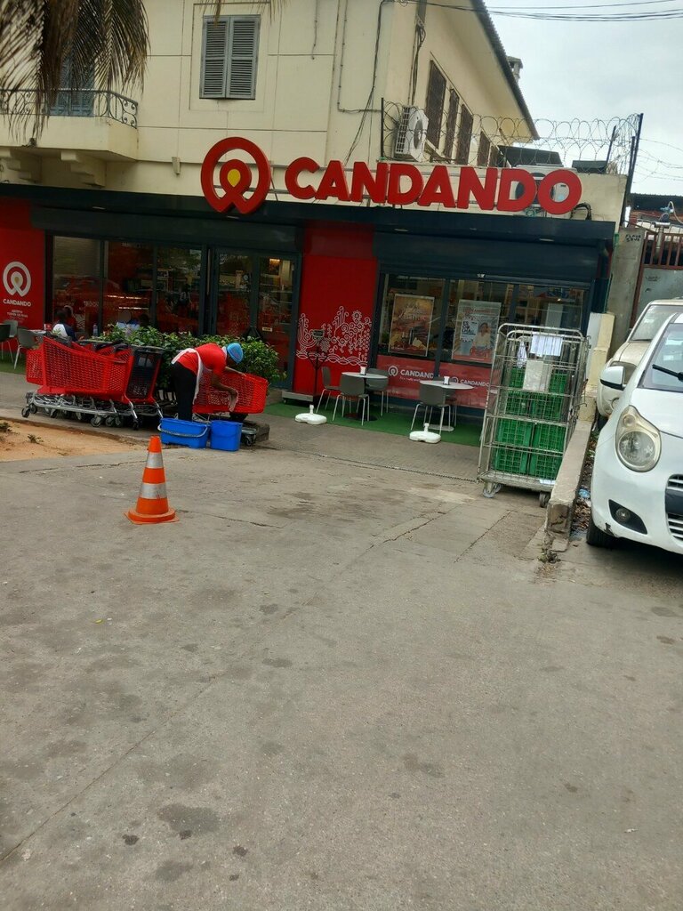 Mini-market Candando Valódia, Loanda, foto