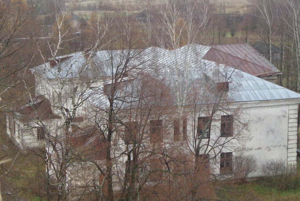 Turistik yerler Заброшенная школа, İvanovskaya oblastı, foto