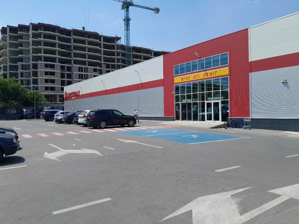 Yapı hipermarketi Zikkurat, Kişinev, foto