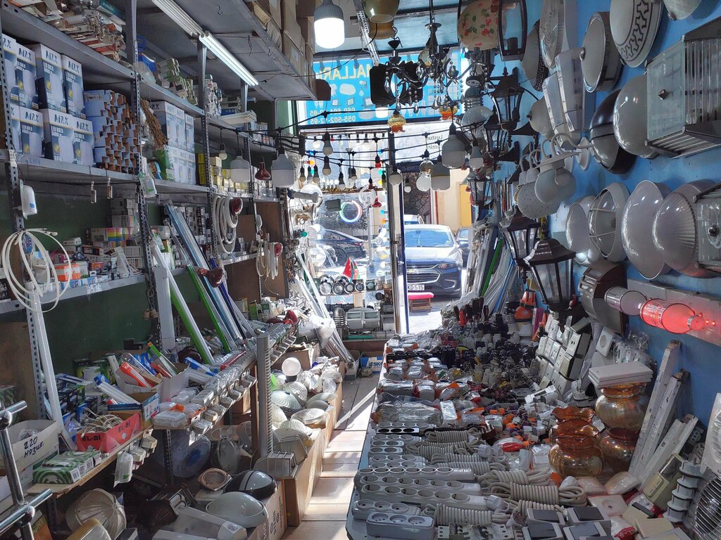 Lamba ve avize mağazaları Elektrik mallari, Bakü, foto
