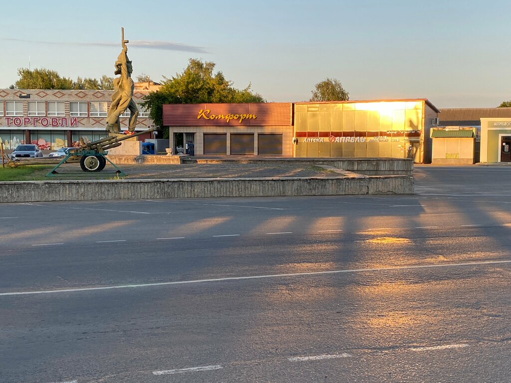 Anıt, heykel Воинская Слава, Porhov, foto