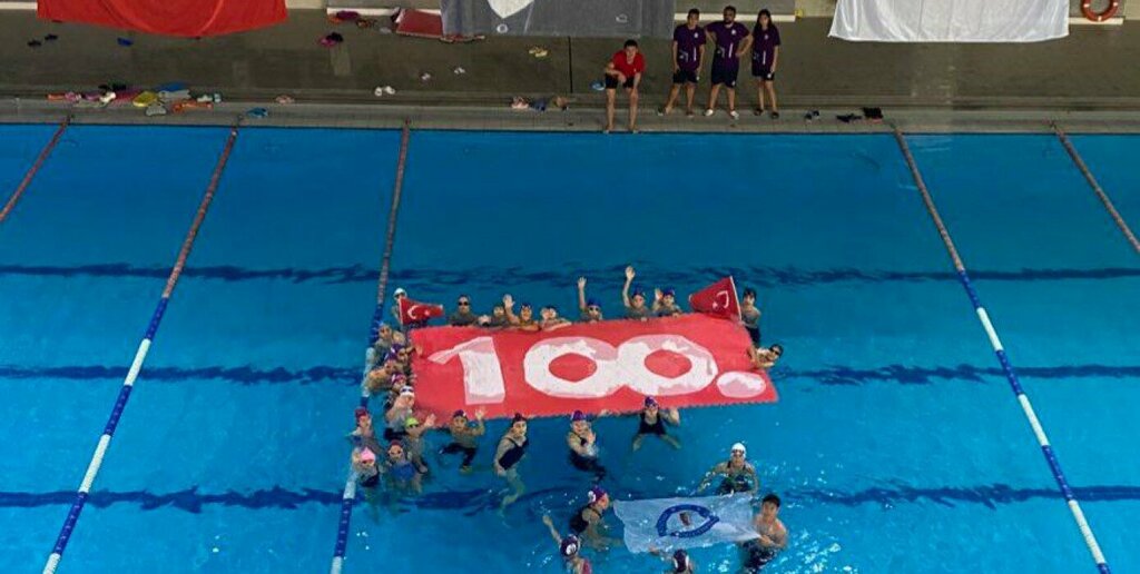 Yüzme havuzları Dumlupınar Üniversitesi Olimpik Yüzme Havuzu, Kütahya, foto