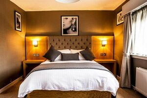The Redhurst Hotel (Scotland, East Renfrewshire, Glasgow, Eastwoodmains Road), otel  Doğu Renfrewshire Konseyi'nden