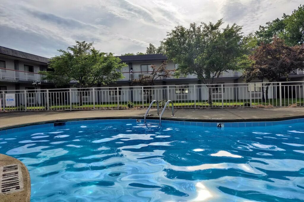 Otel Sprucewood Inn, Elyria, foto