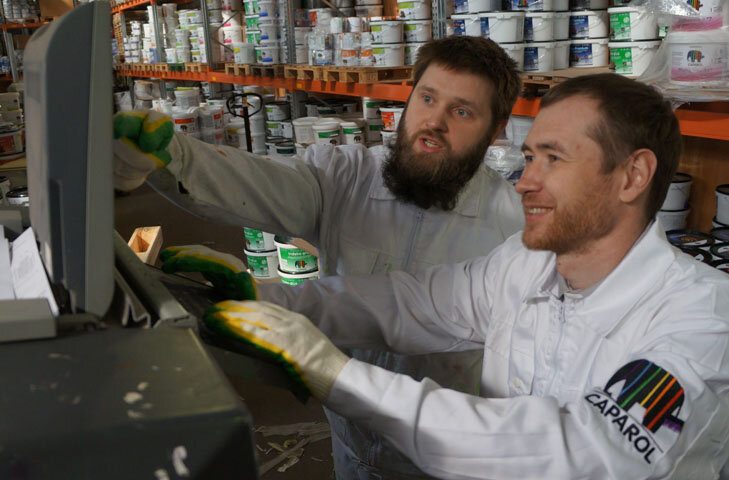 Boya ve cila malzemeleri üretim ve satış yerleri Igandika, Moskova, foto