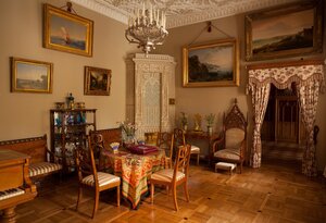 Cottage Palace (Aleksandriya Park, No:7, Peterhof), müzeler ve sanat galerileri  Peterhof'tan