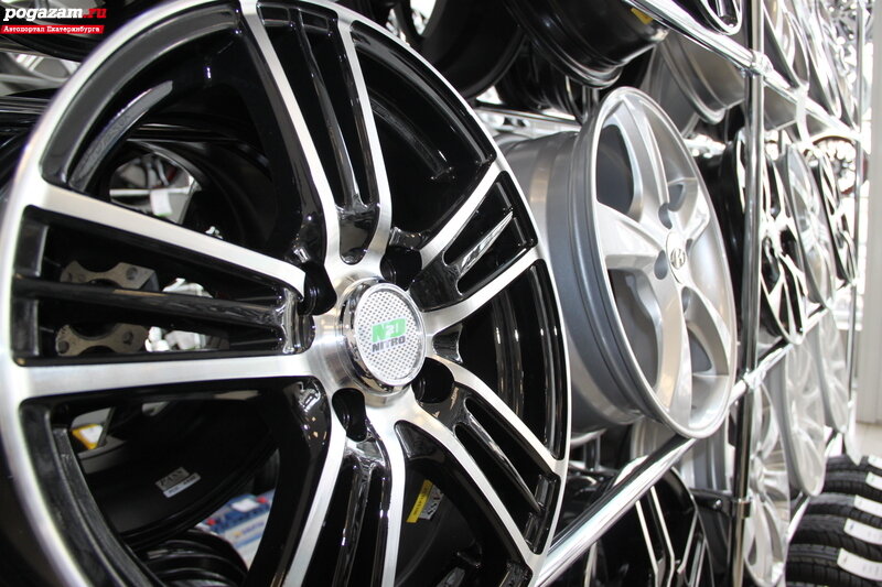 Jant ve lastikçiler Shinydiski.com, Moskova, foto