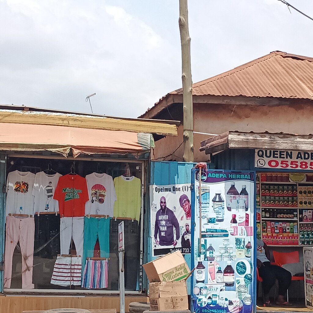 Giyim mağazası Opiemu 1, Dünya, foto