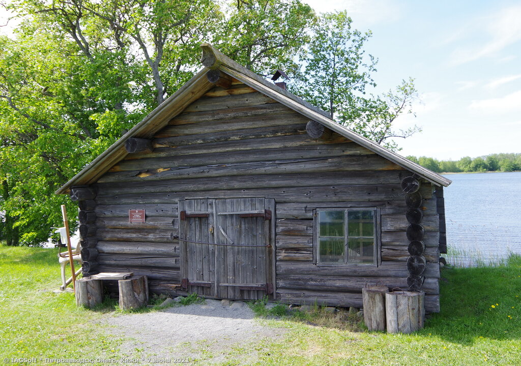 Turistik yerler Кузница из деревни Суйсарь, Karelya, foto