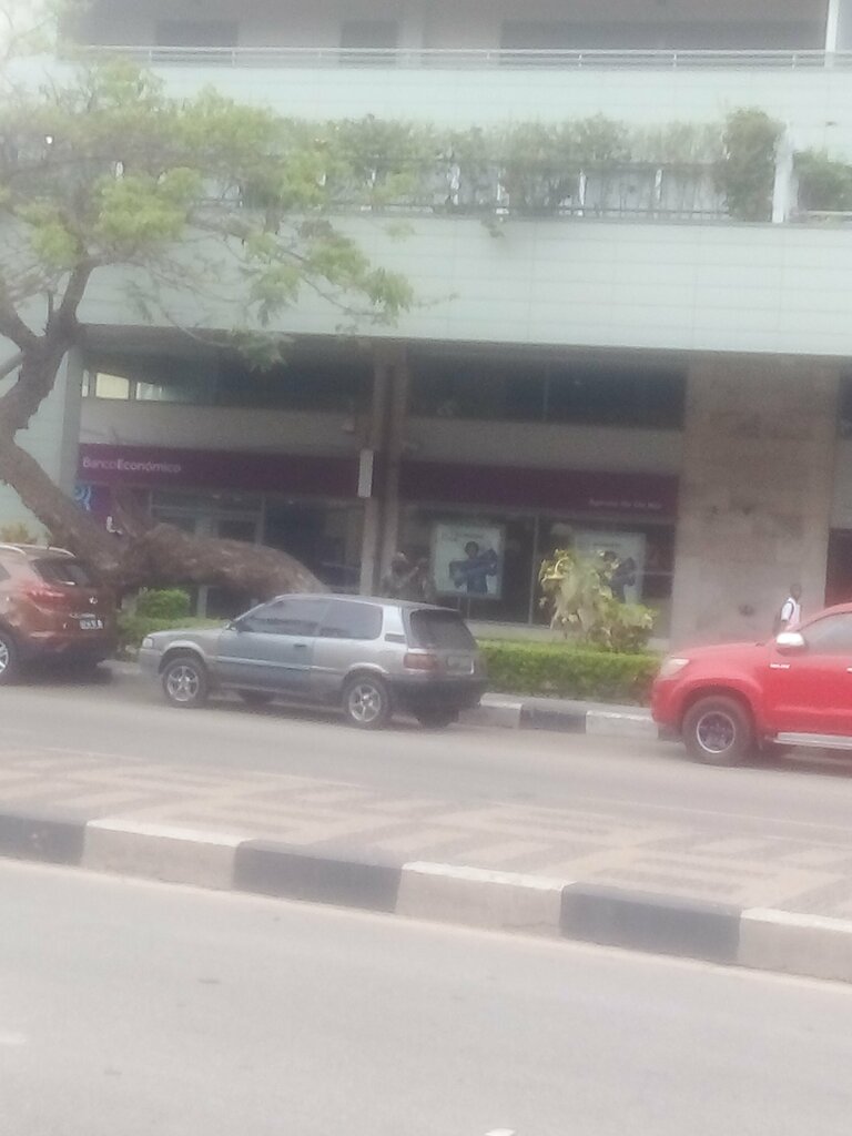 Banka Banco Económico, Loanda, foto