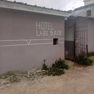 Hotel La Besace (Abidjan, La commune Yopougon, Quartier de la Yopougon Attié), otel  Abican'dan