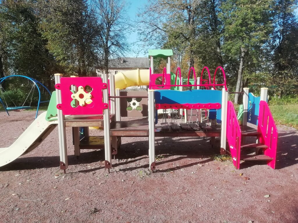 Oyun alanı Playground, Slantsy, foto