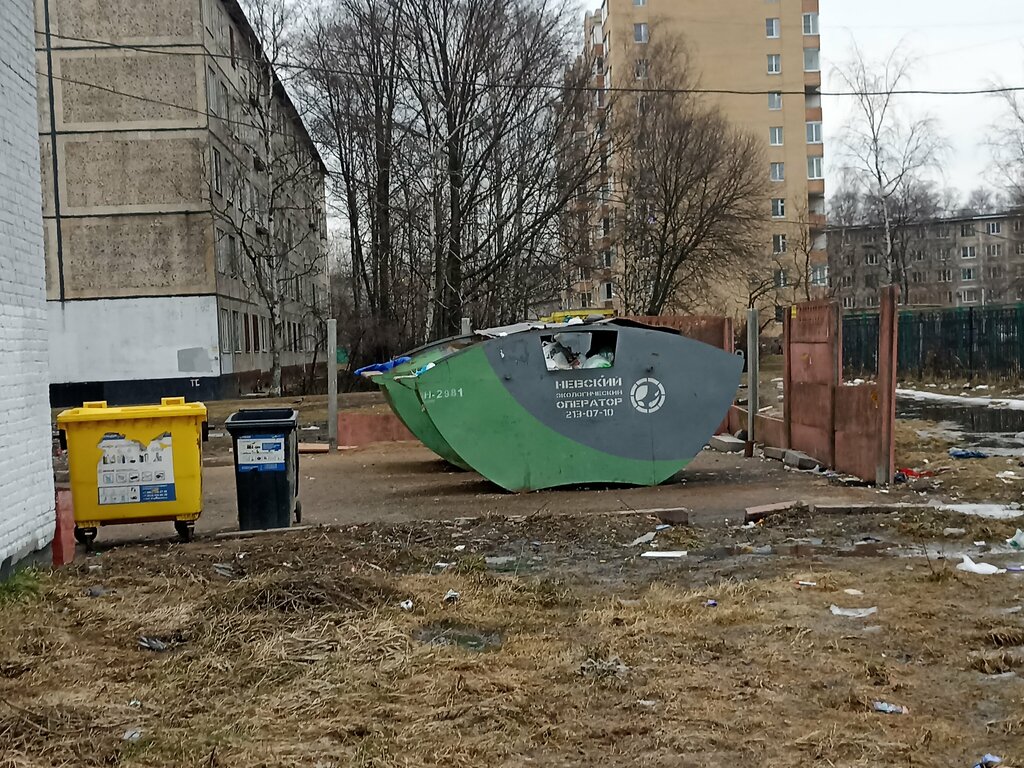 Çöp alanları Trash and garbage disposal area, Saint‑Petersburg, foto