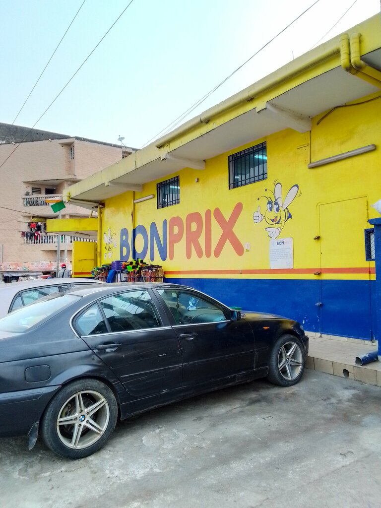 Süpermarket Supermarché bon prix de yop niangon à gauche, Abican, foto