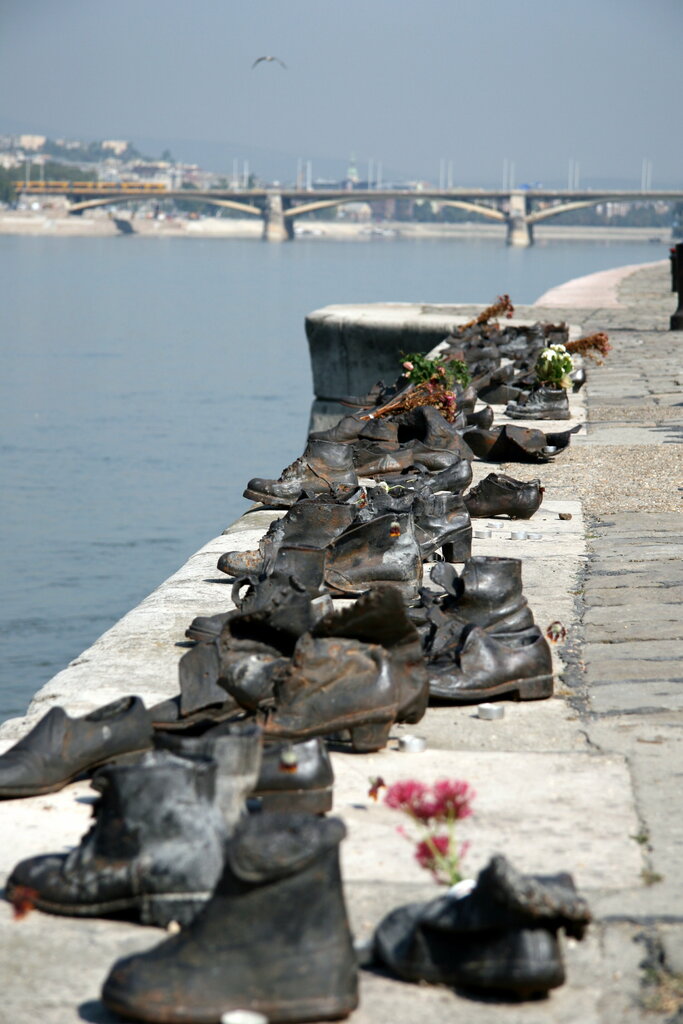 Anıt, heykel Shoes on the Danube Bank, Budapeşte, foto