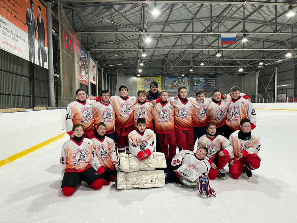 Buz pateni pistleri Крытый Каток, Zarinsk, foto