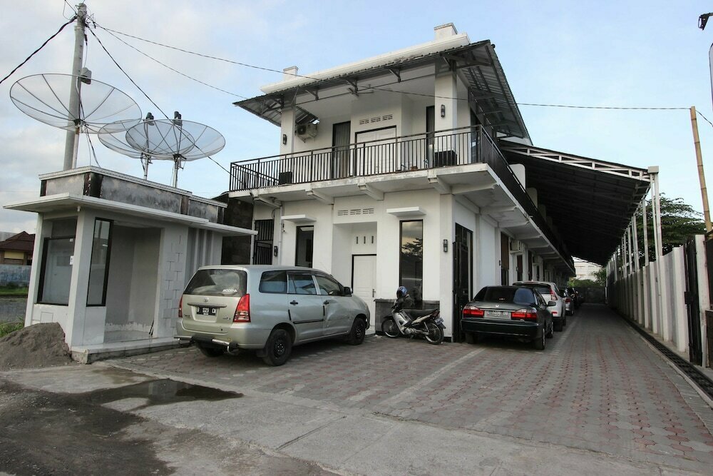 Otel RedDoorz Plus near Rs Ugm, Dünya, foto