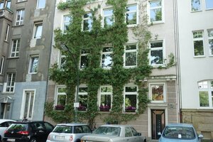 Tolstov-Hotels Big Room Apartment (Pfalzstraße No:29, Düsseldorf), otel  Düsseldorf'tan