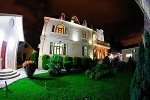 All Seasons Hotel Baku (Koroglu Street No:9, settlement of Mamed Emin Rasulzade), otel  Bakü'den