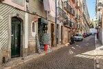 Altido Chic 2br Apt in Bairro Alto (Rua dos Mouros No:3), otel  Lizbon'dan