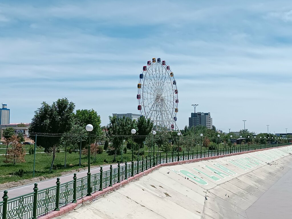 Atraksiyon Ferris Wheel, Nukus, foto