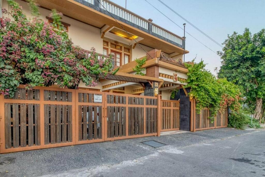 Otel RedDoorz Plus near Lempuyangan Station 4, Yogyakarta, foto