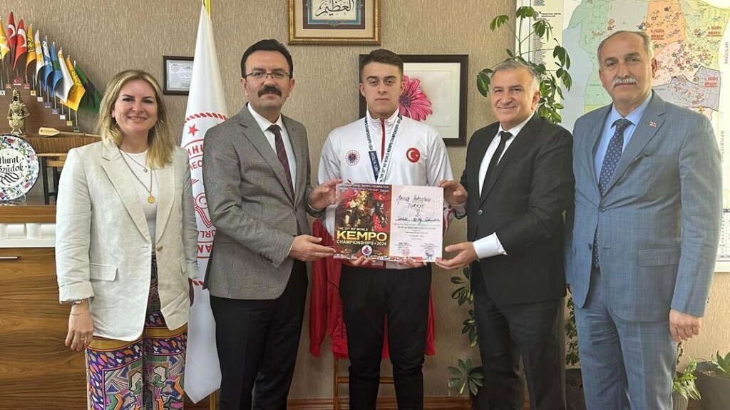 Mesleki ve teknik anadolu lisesi Halkalı Mesleki Ve Teknik Anadolu Lisesi, İstanbul, foto