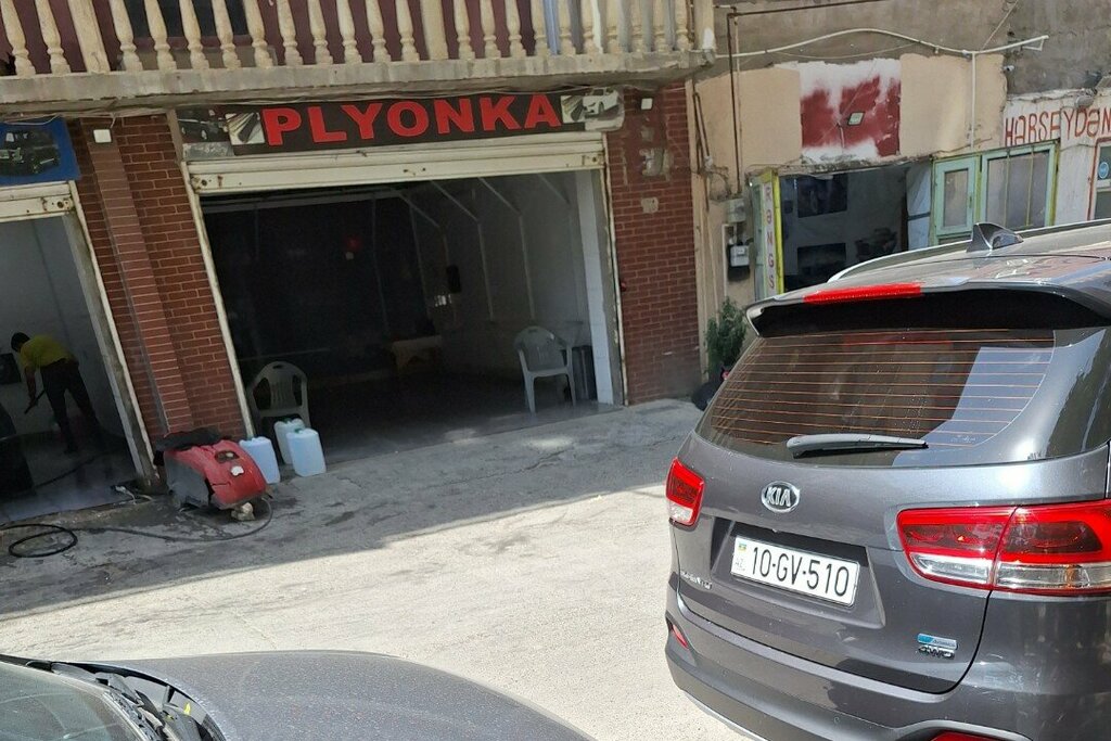 Araç camlarının renklendirilmesi Plyonka, Bakü, foto