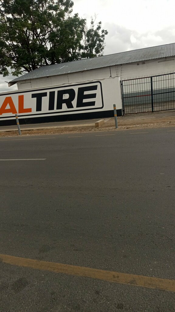 Jant ve lastikçiler Trentyre Wheel and Tyre, Lusaka, foto