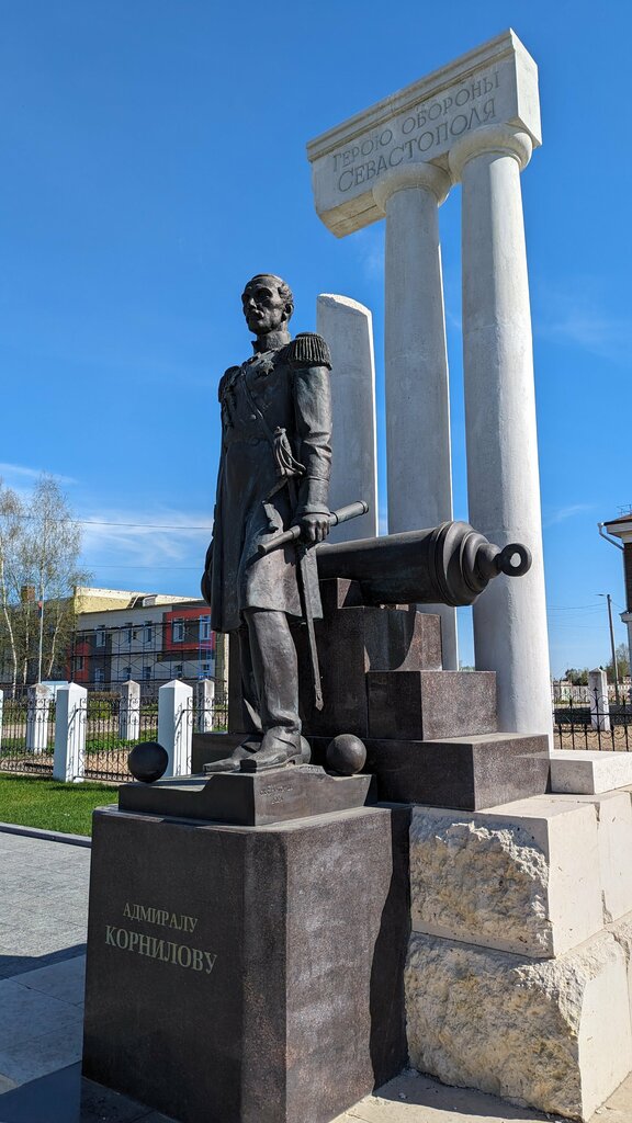 Anıt, heykel Адмирал В.А. Корнилов, Staritsa, foto