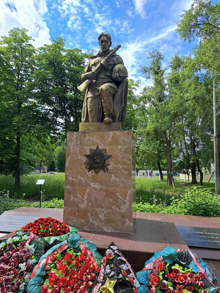 Anıt, heykel Братская могила, Svetlahorsk, foto