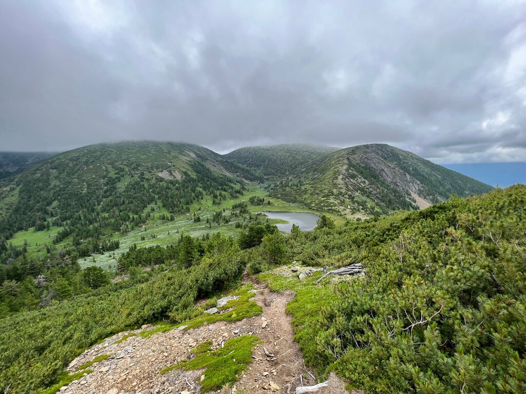 Dağ geçidi Перевал Чёртовы ворота, İrkutskaya oblastı, foto