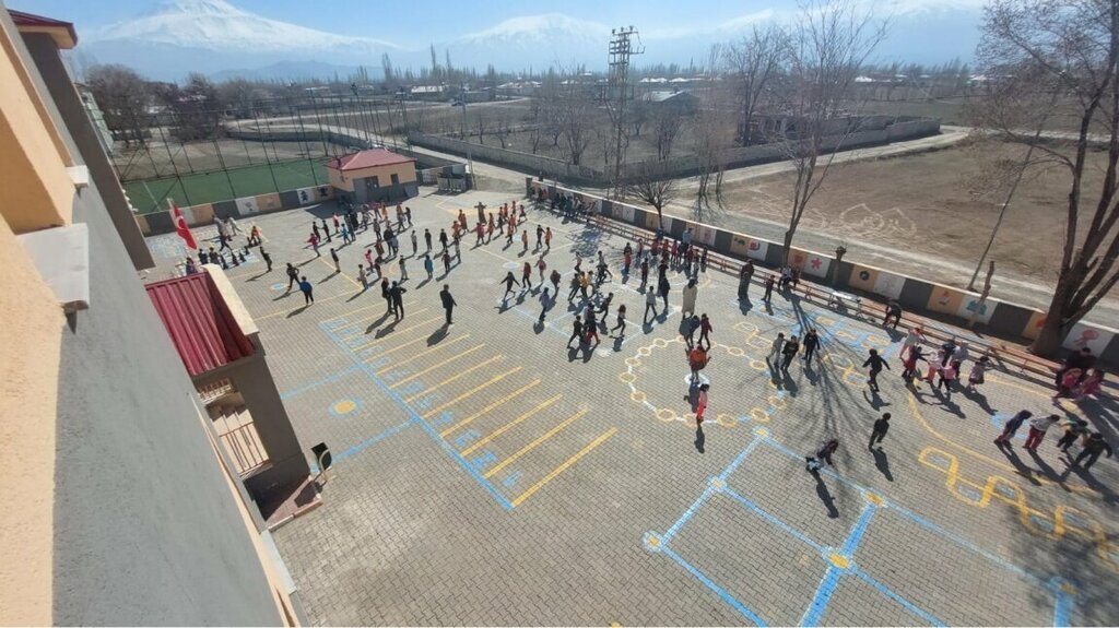 i̇lkokul Mevlana İlkokulu, Iğdır, foto