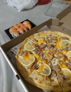 Black White (Orudiynaya Street No:30В, Kaliningrad), pizzacılar  Kaliningrad'dan