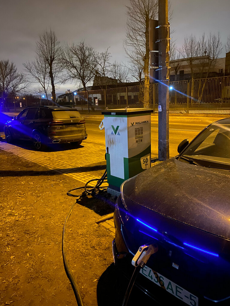 Elektrikli oto şarj istasyonları Маланка, Minsk, foto