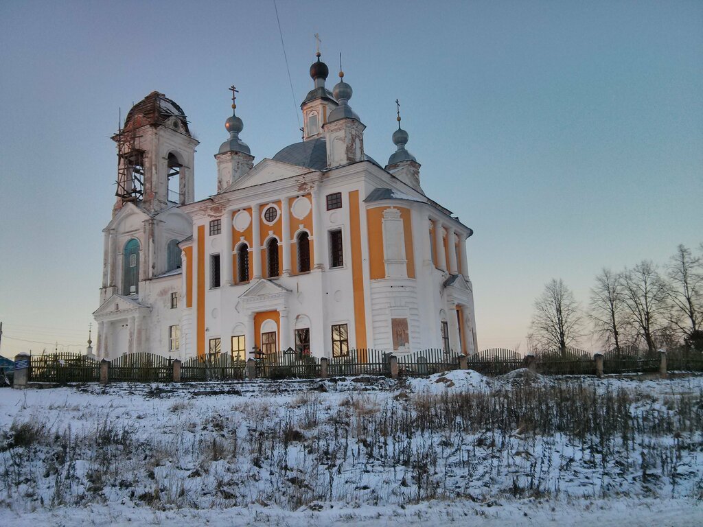 Ortodoks kiliseleri Tserkov Preobrazheniya Gospodnya V Spas-Smerdino, Yaroslavskaya oblastı, foto